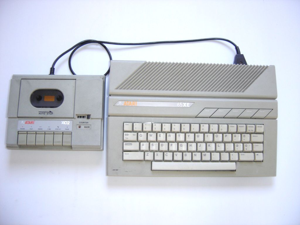Ordinateurs familiaux Atari 8 bits (modèles 400, 800, XL et XE, 1979 ...