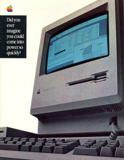 Ordinateur Apple Macintosh Plus d'Apple Computer Inc. (1986) (Vintage Era)